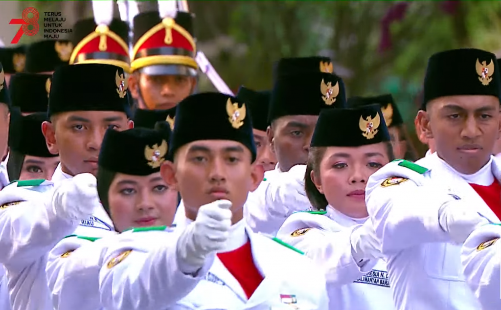 Tim Indonesia Jaya Turunkan Bendera Sang Merah Putih di Istana Merdeka - BRIEF