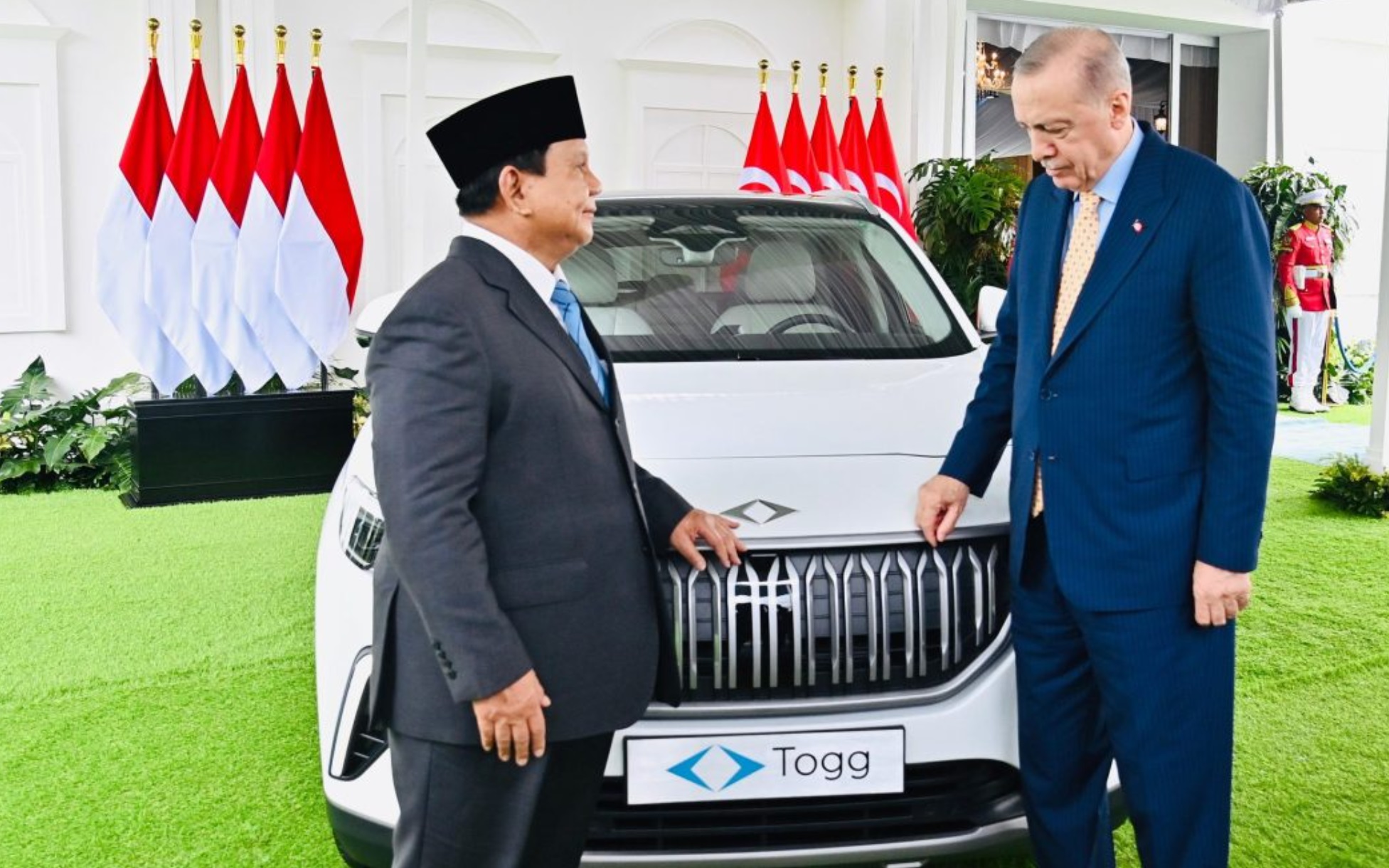 Presiden Prabowo Terima Pemberian Mobil Listrik Togg T10X Buatan Turki ...