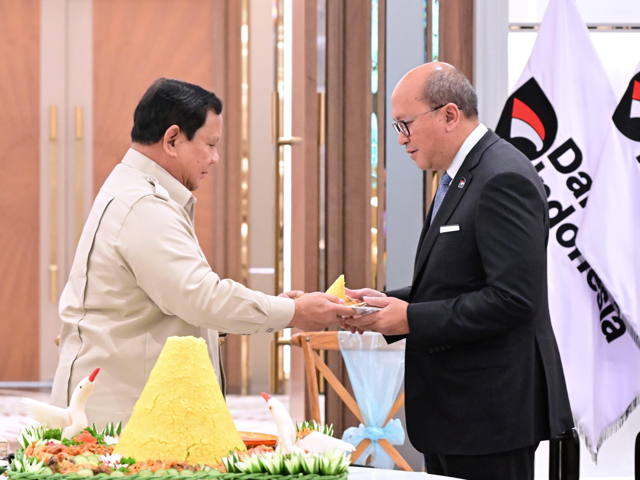 Kursi Menteri BUMN Lowong, Kabarnya Bakal Diisi Rosan Perkasa Roeslani ...