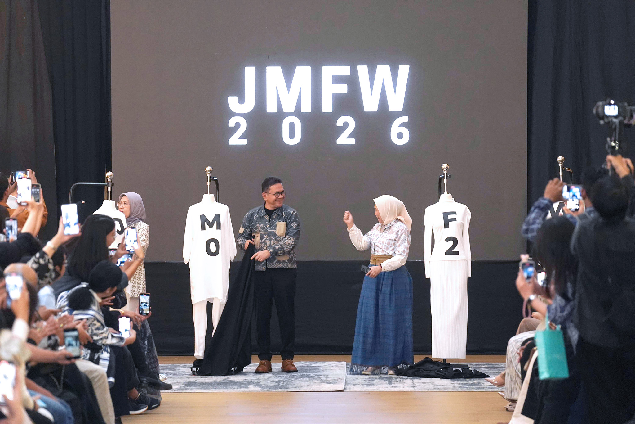 Mendag Buka Ajang Jakarta Muslim Fashion Week 2026 - BRIEF